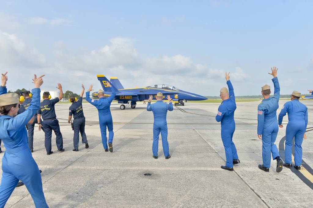 Blue Angels resume flying after fatal crash