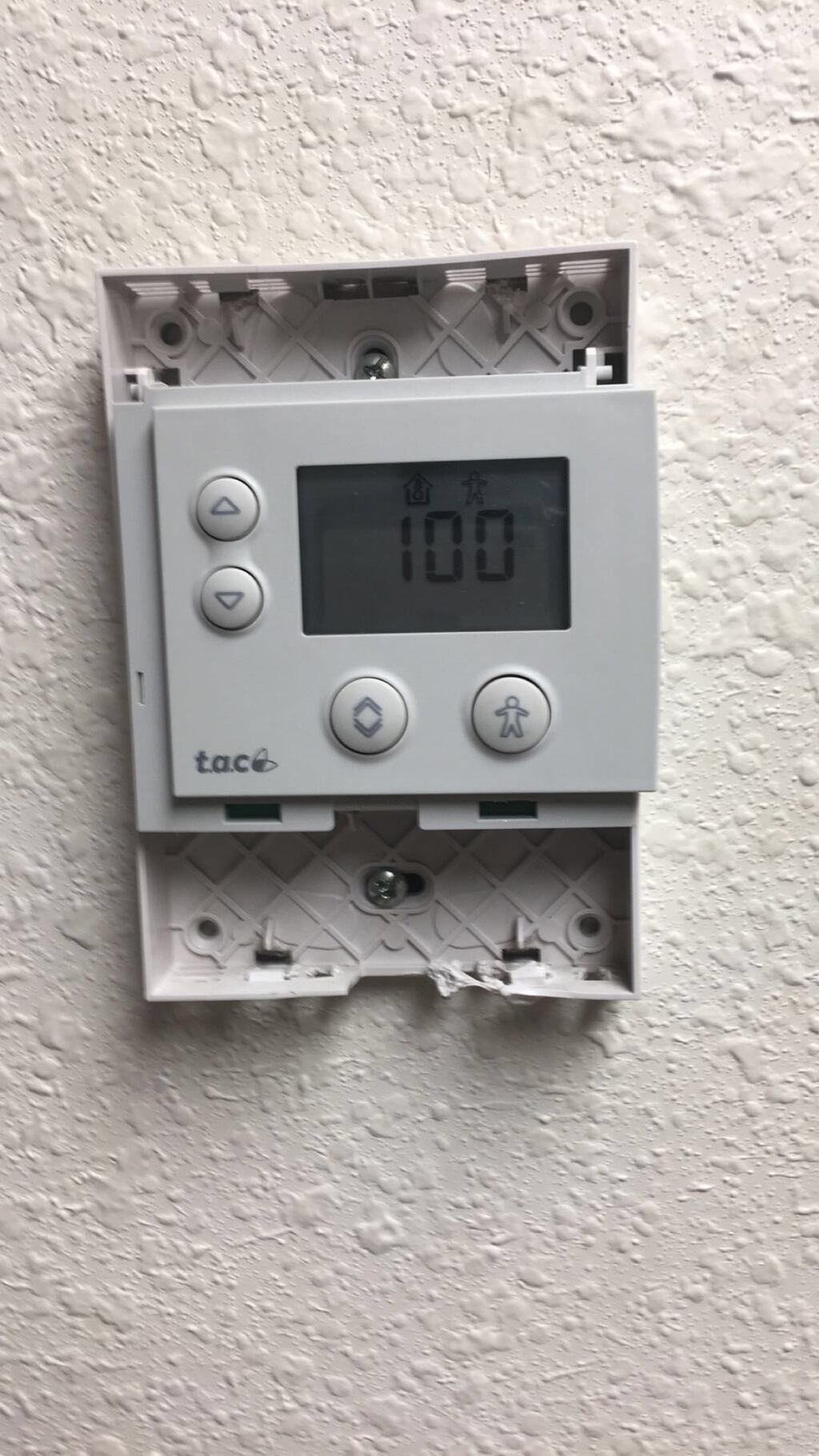Unbearable conditions in this Navy barracks are giving sailors rashes ...