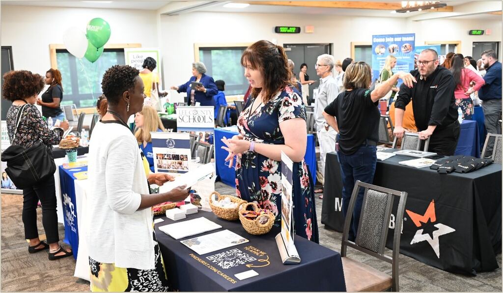 Navy expands maternity uniform options in pilot program