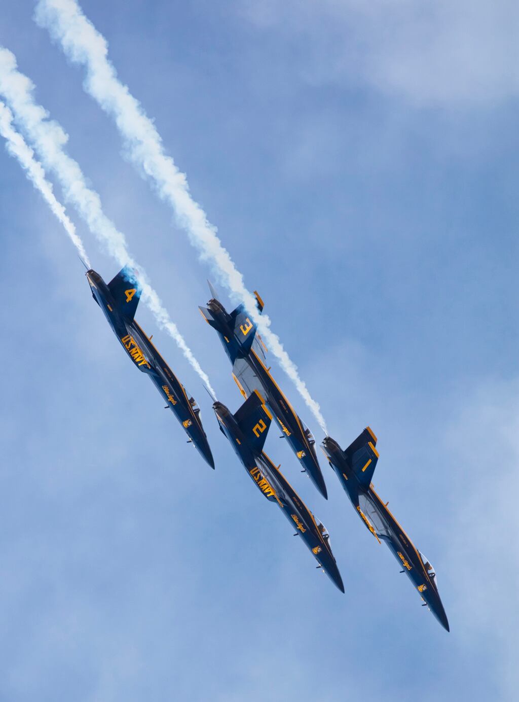 Female Navy pilot makes historic debut with the Blue Angels