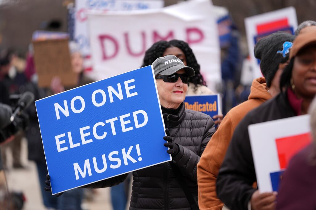 Keel laid for guided-missile destroyer USS Quentin Walsh