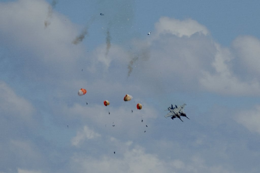 Crew members safely ejected after Navy jets collide at Idaho air show